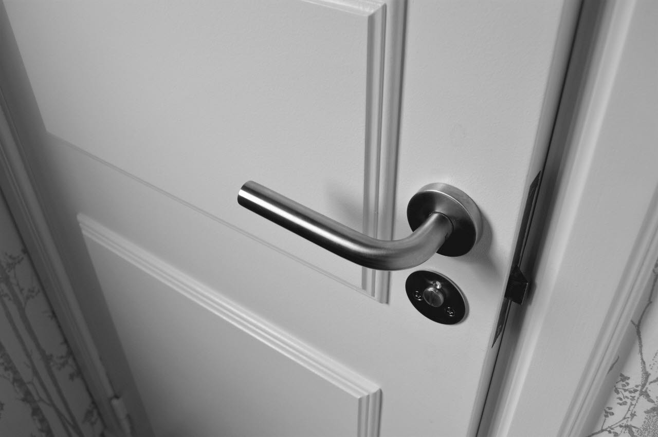 How to deal with flat entrance doors